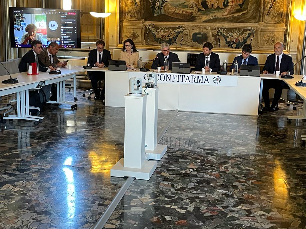 Fotonotizia: CONFITARMA INCONTRA SOTIRIS RAPTIS, SEGRETARIO GENERALE ...